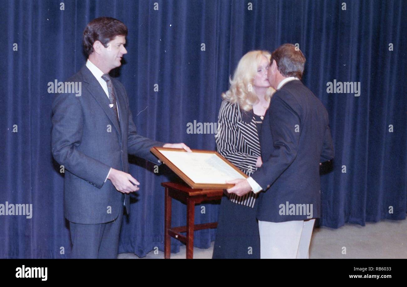 End World Hunger - Giving awards and recognition Stock Photo - Alamy