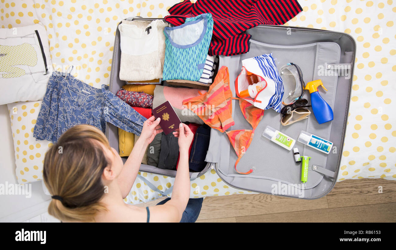 Woman packing her suitcase Stock Photo - Alamy