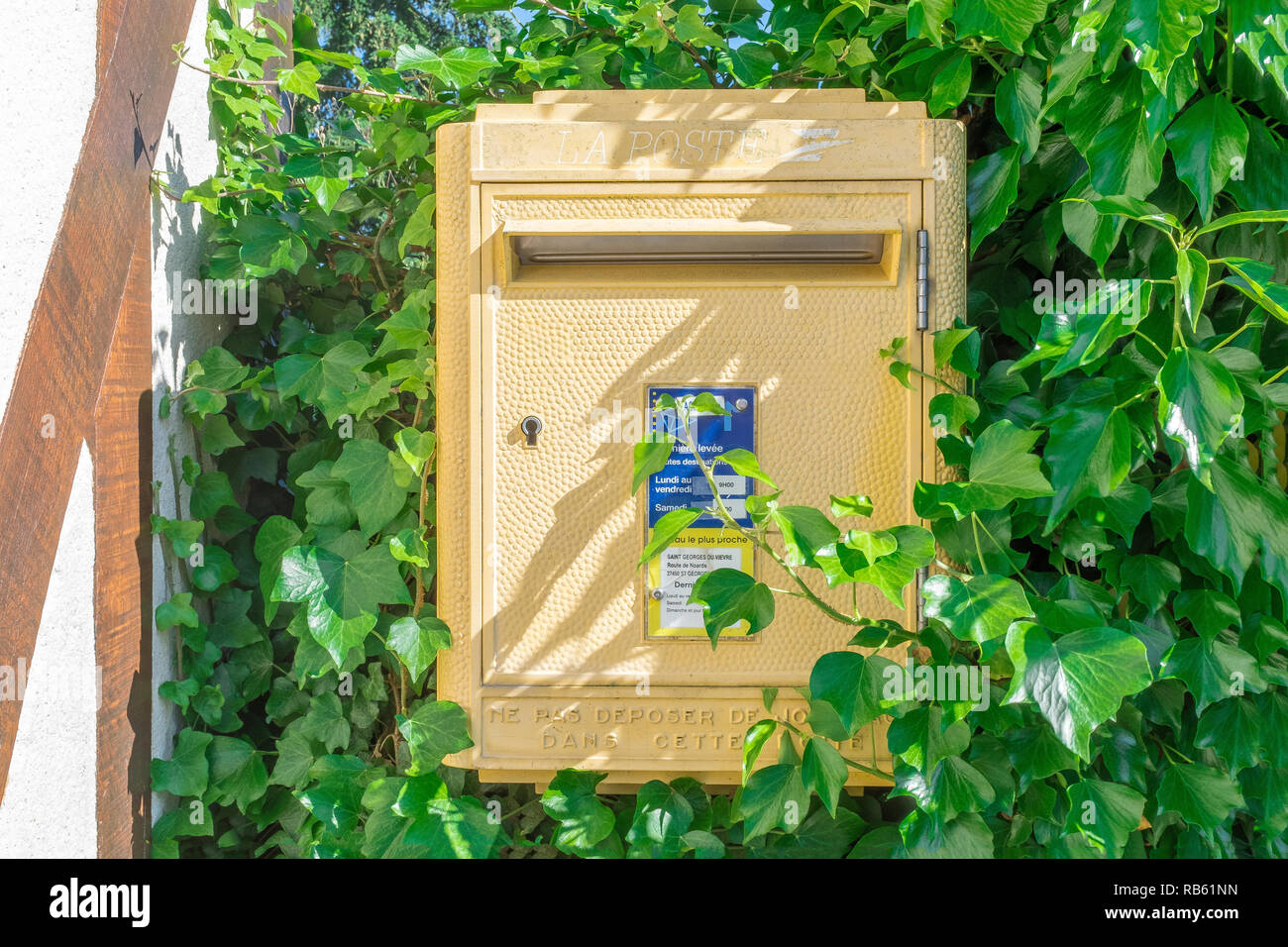 La Poste mailbox Stock Photo - Alamy