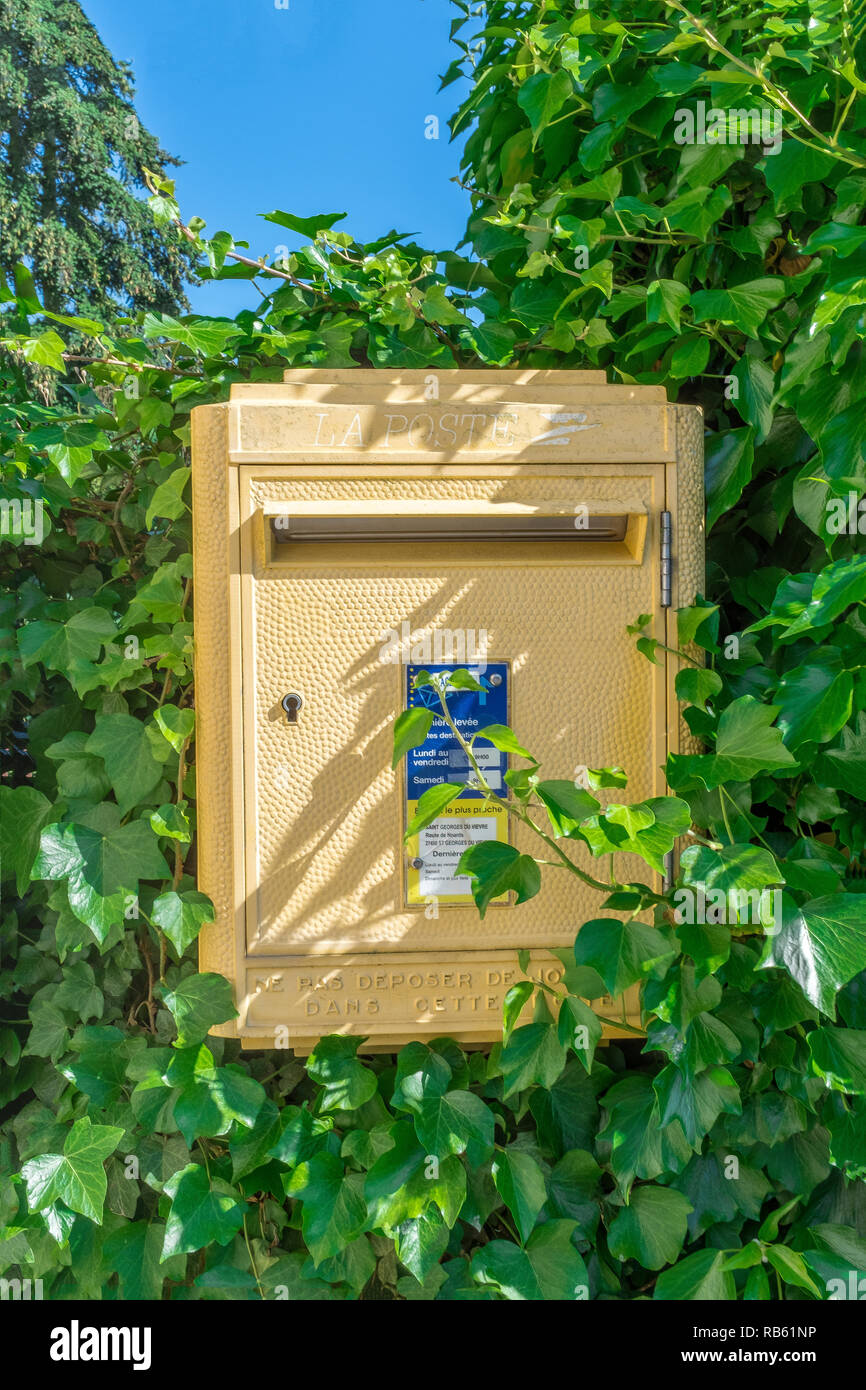 La Poste mailbox Stock Photo - Alamy