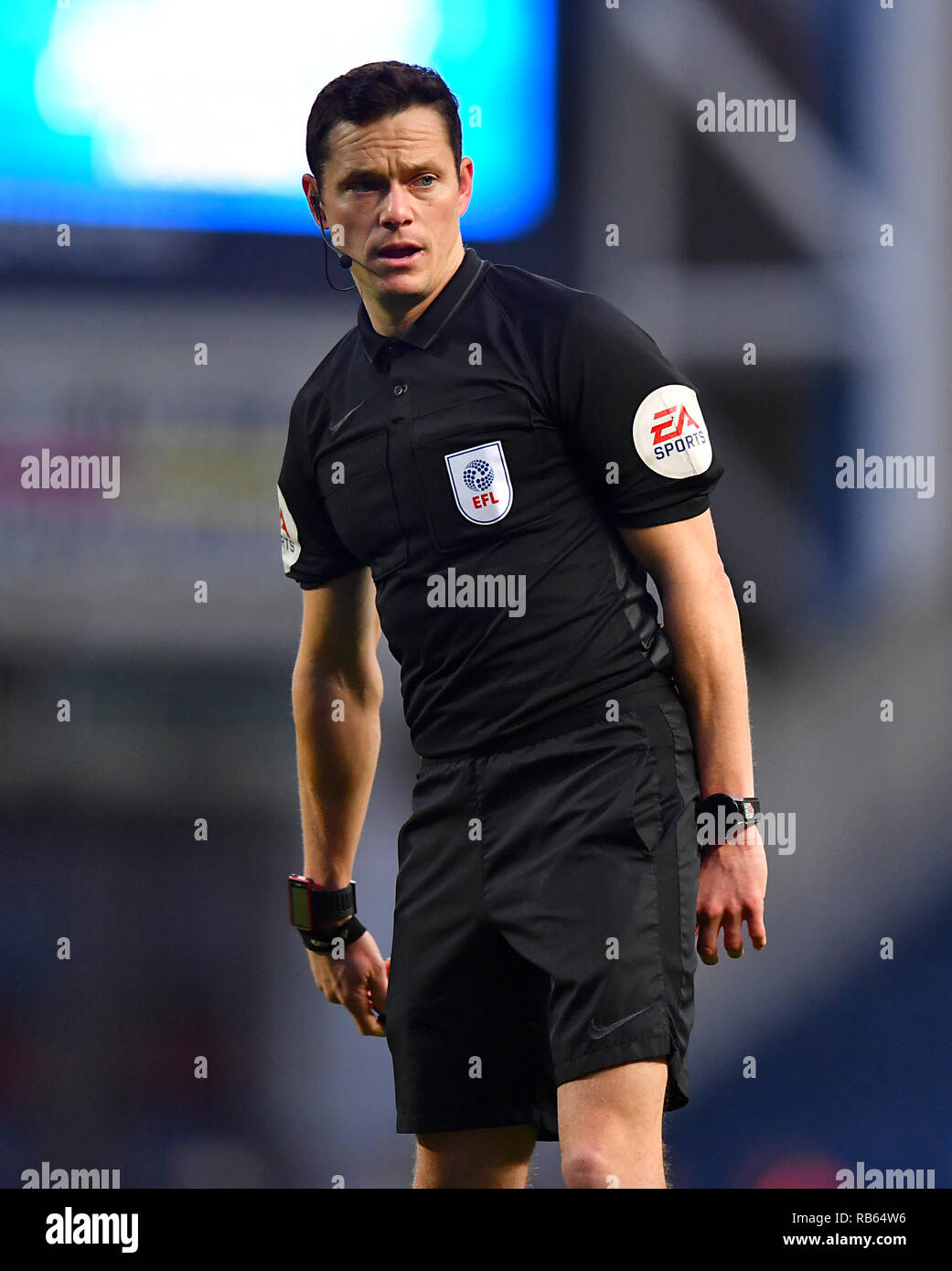 Referee Darren England Stock Photo - Alamy