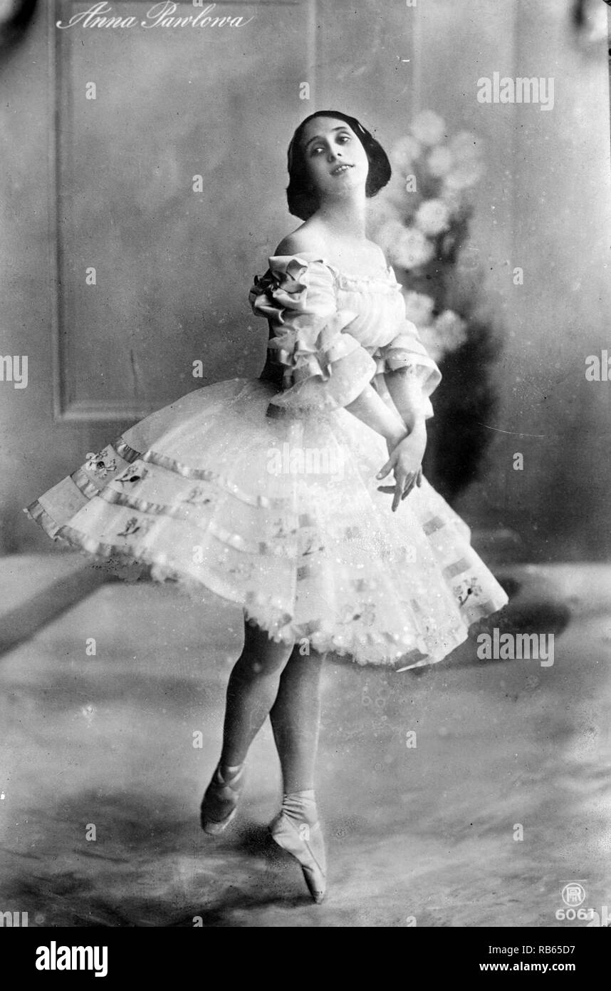 Grand Duchess Olga Nikolaevna (1895-1981) with her sister Grand Duchess ...