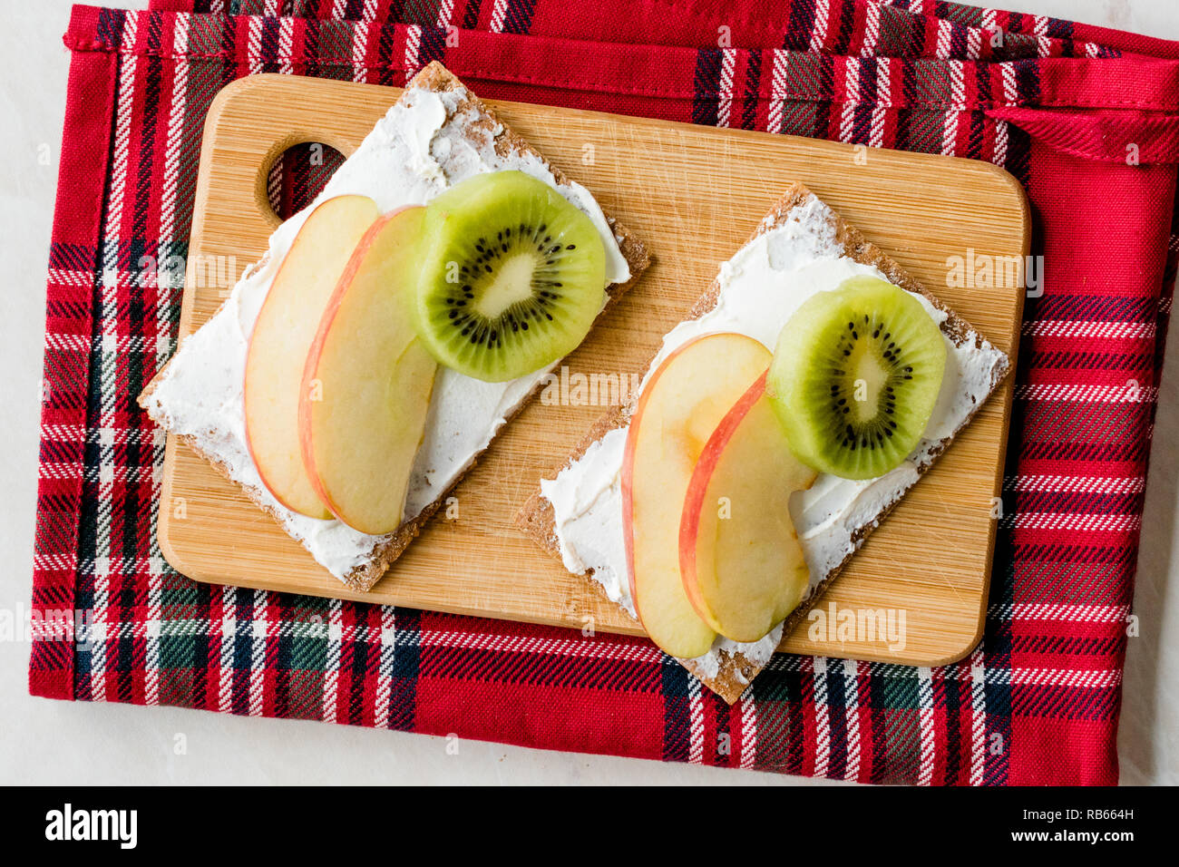 Rye Cripsbread with Cream Cheese, Apple Slices and Kiwi Fruit / Healthy ...