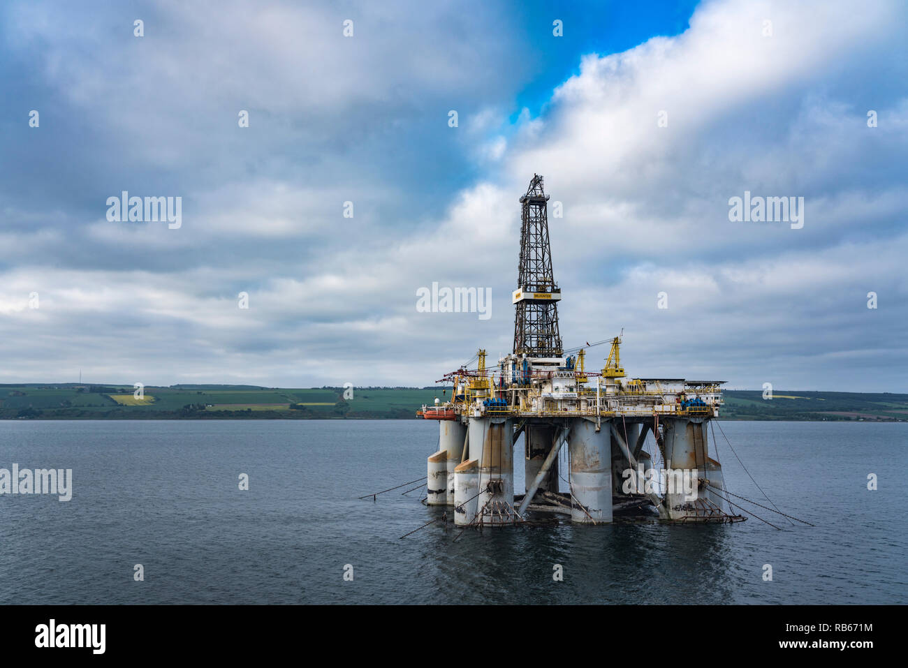 Offshore rigs hi-res stock photography and images - Alamy