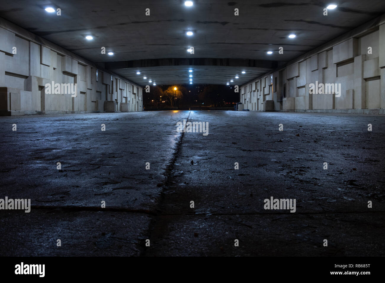 Underpass at night hi-res stock photography and images - Alamy