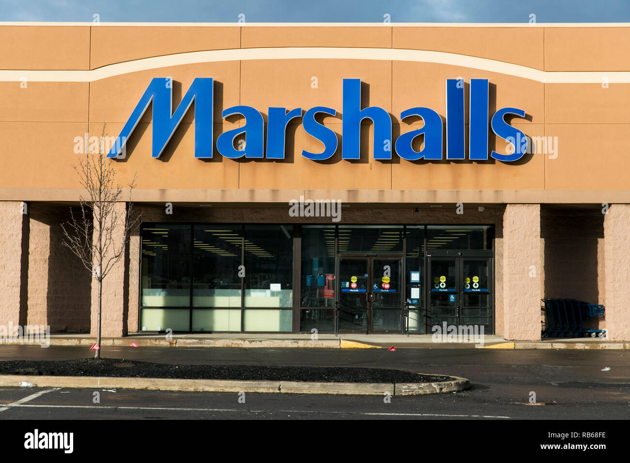 Marshalls store hi-res stock photography and images - Alamy
