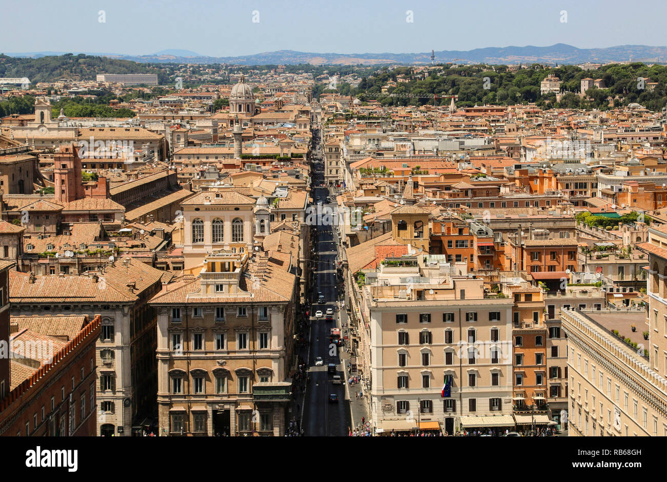 Via del corso and shopping hi-res stock photography and images - Alamy
