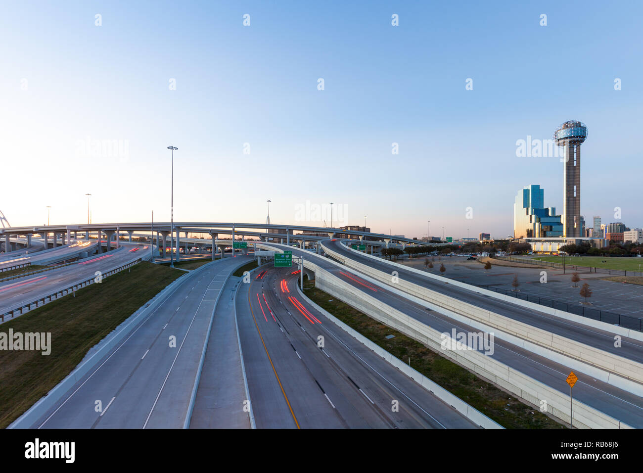 Dallas street car hi-res stock photography and images - Alamy