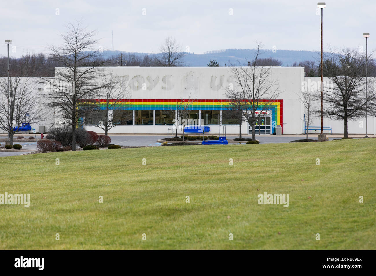 The outline of a logo sign outside of a closed Toys "R" Us retail store ...