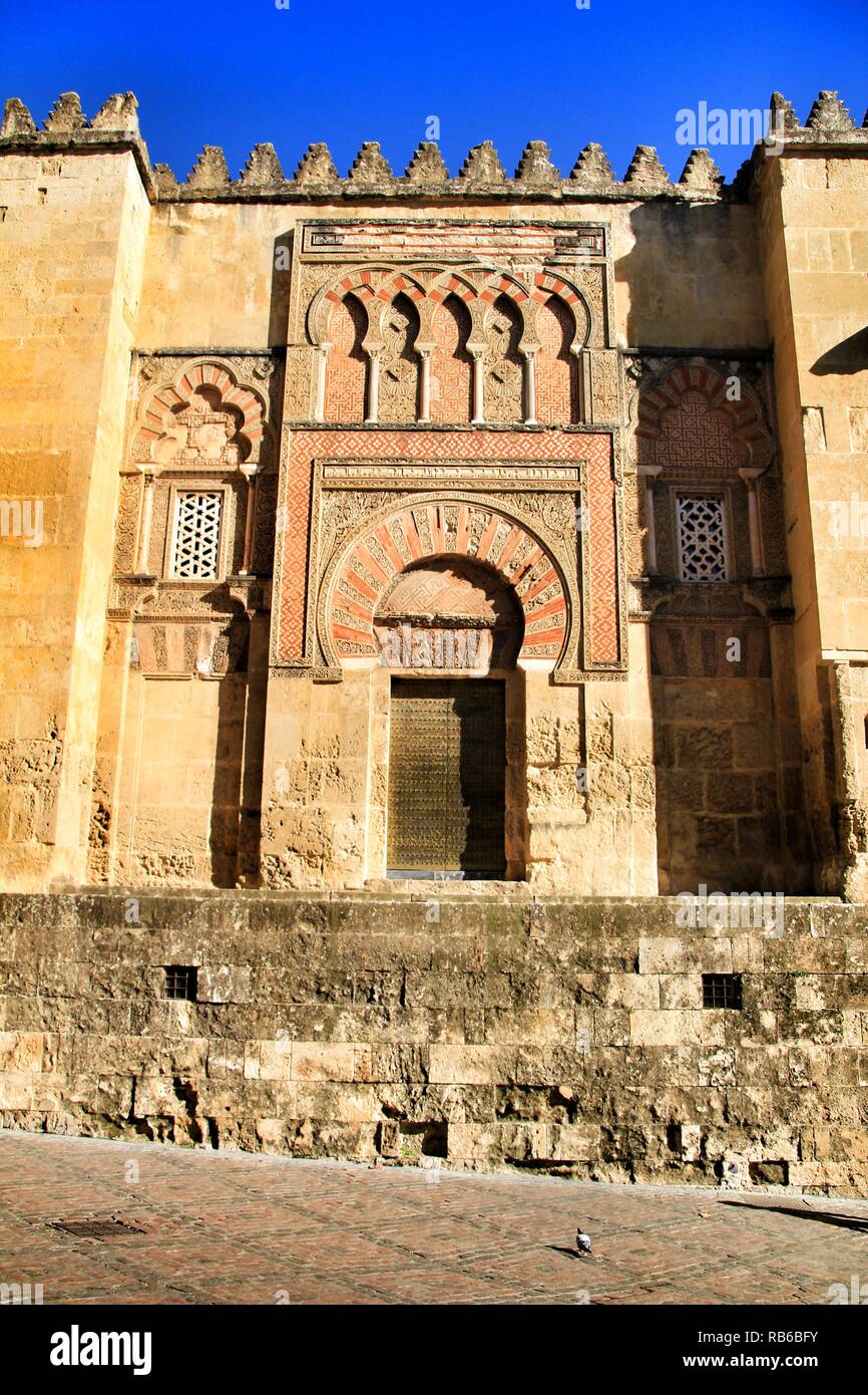 Colossal door hi-res stock photography and images - Alamy