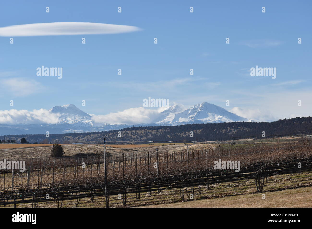 Three sisters mountains oregon hi-res stock photography and images - Alamy