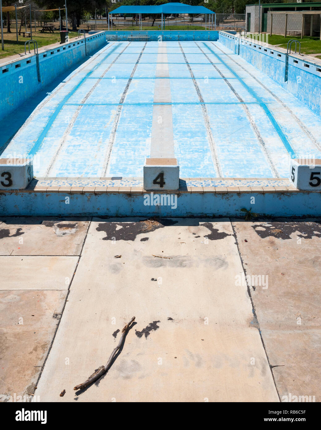 Empty swimming pool lanes hi-res stock photography and images - Alamy