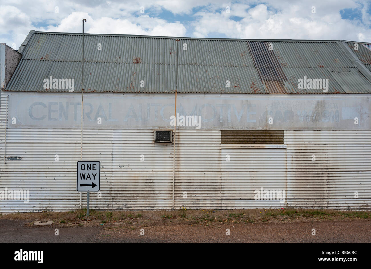 Arrow sign sky architecture hi-res stock photography and images - Alamy