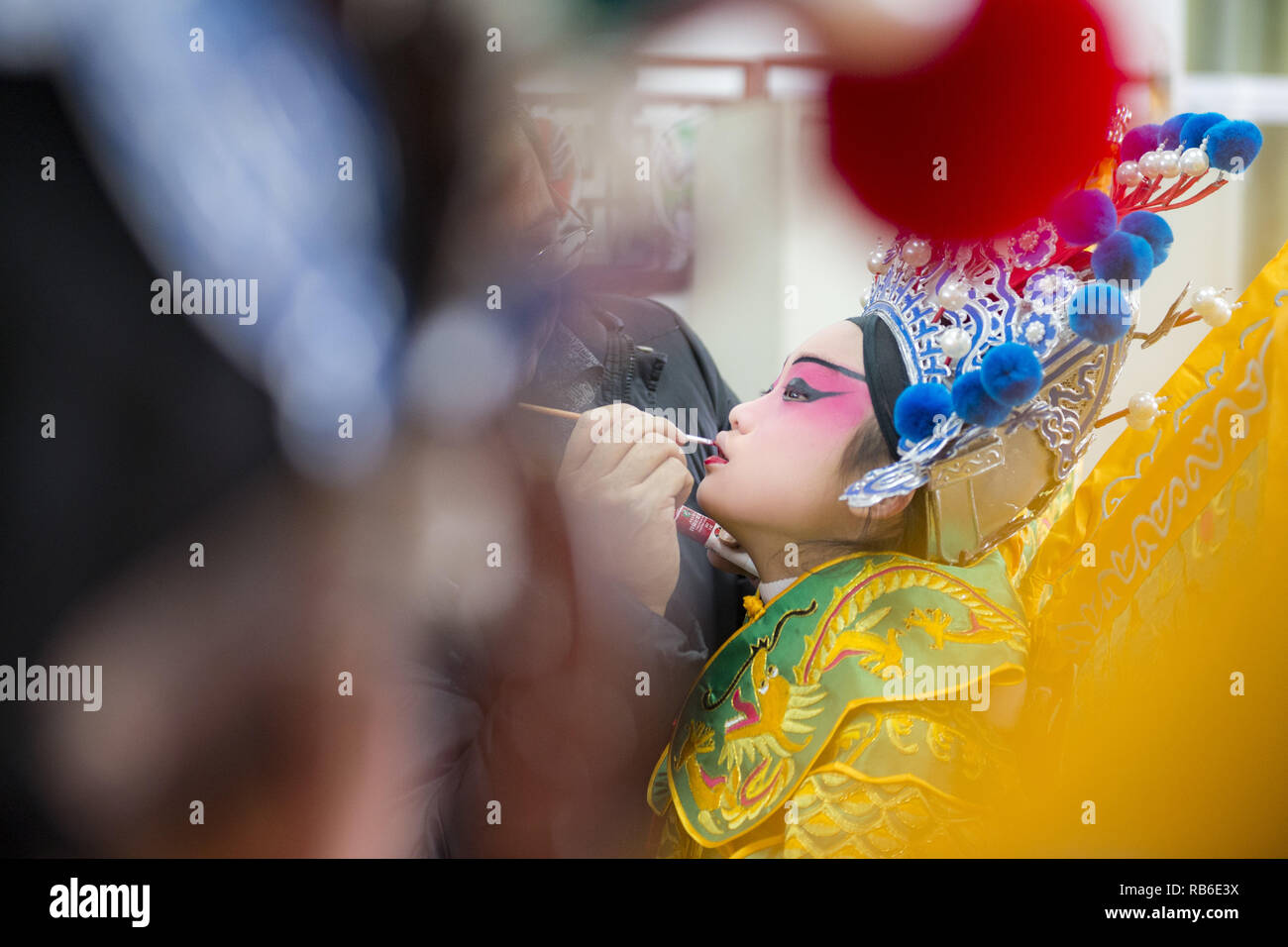 China opera kids hi-res stock photography and images - Alamy