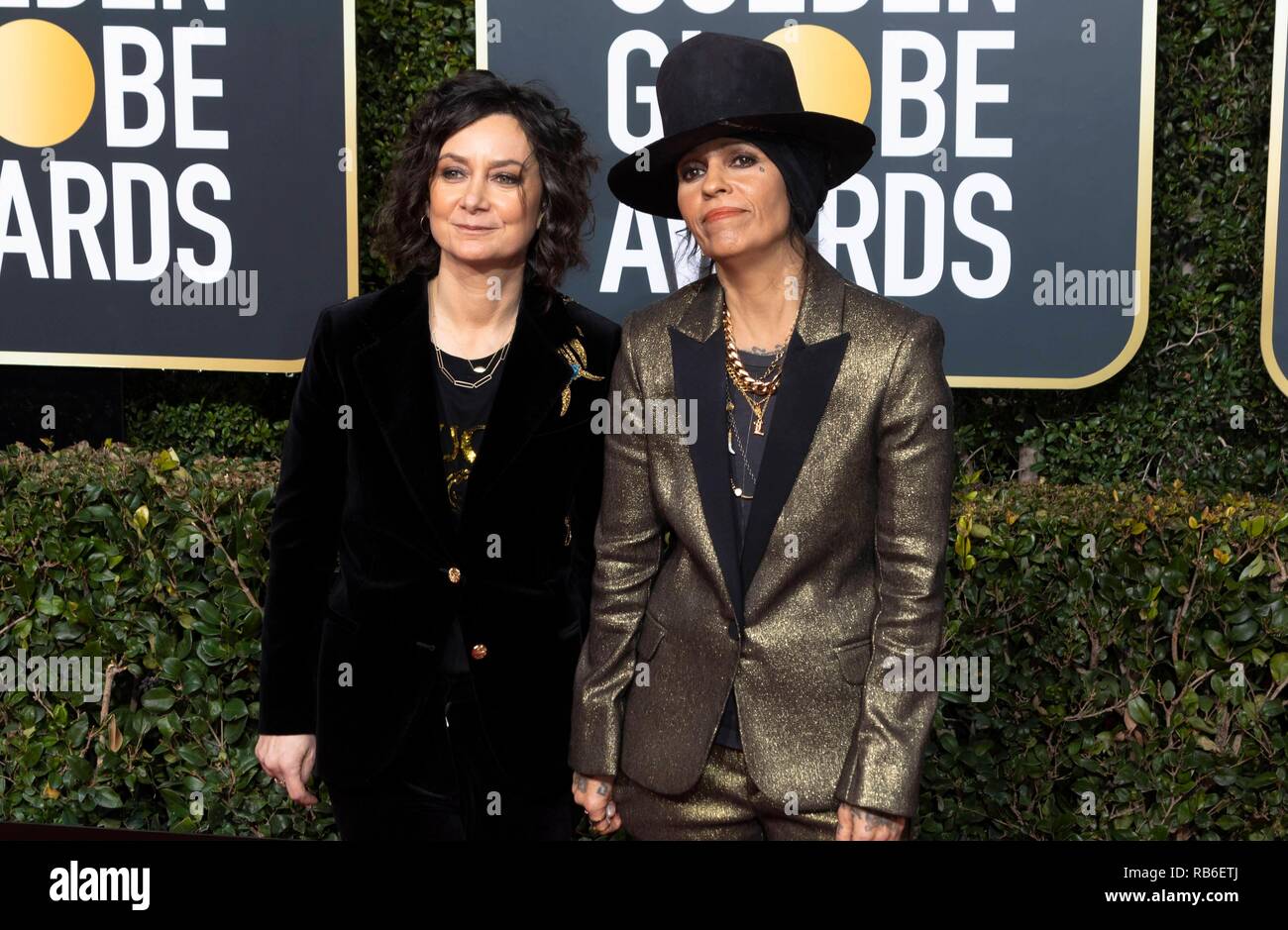 Sara Gilbert (l) and Linda Perry attend the 76th Annual Golden Globe ...