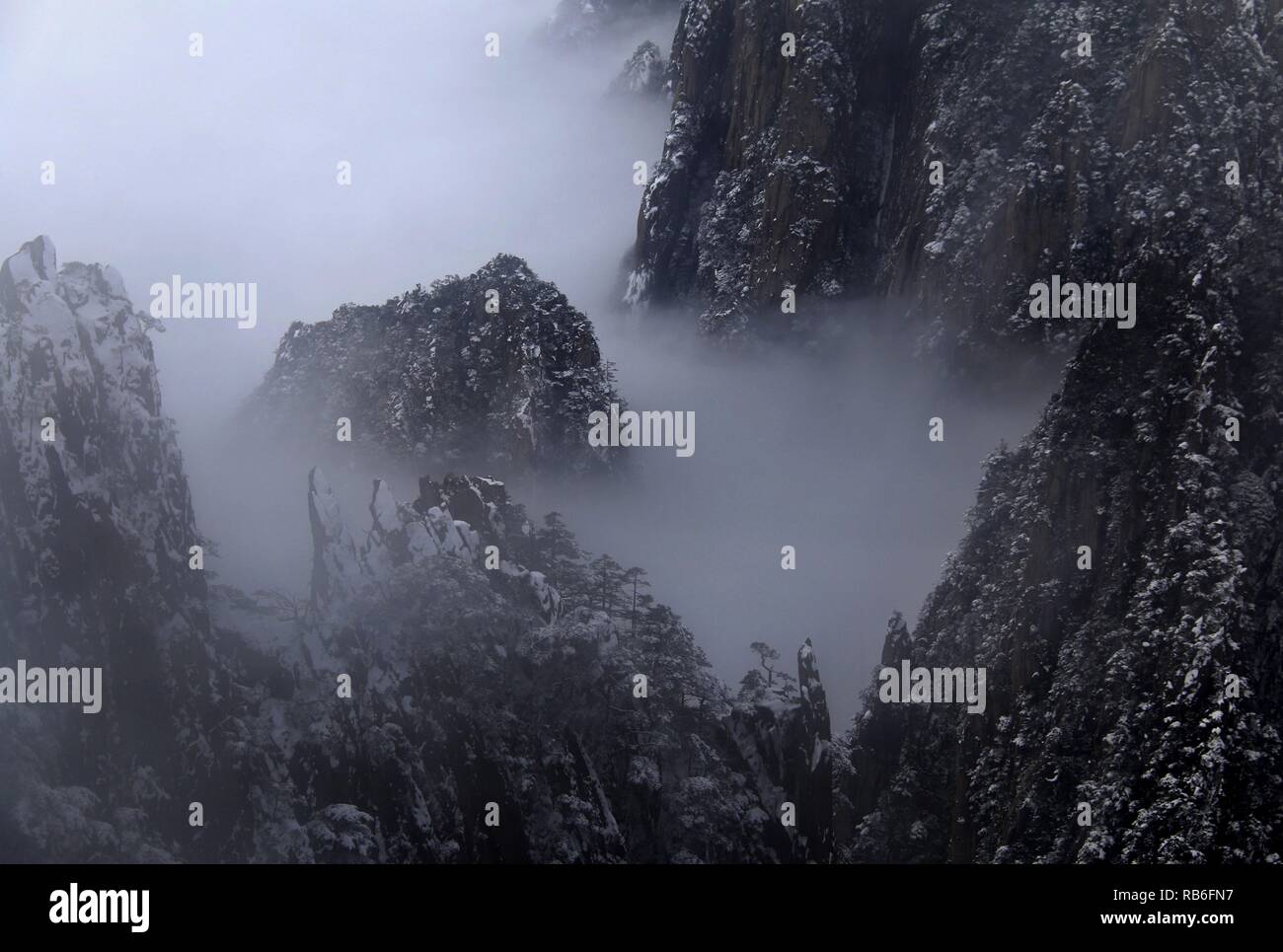 Huangshan, Huangshan, China. 5th Jan, 2019. Huangshan, CHINA-Stunning scenery of Yellow Mountain ...