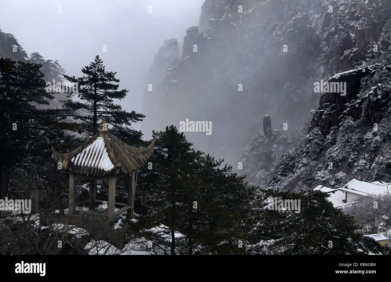 Huangshan, Huangshan, China. 5th Jan, 2019. Huangshan, CHINA-Stunning scenery of Yellow Mountain ...