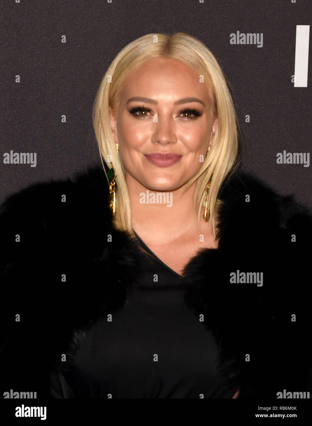 LOS ANGELES, CALIFORNIA - JANUARY 06: Hilary Duff attends the Warner ...