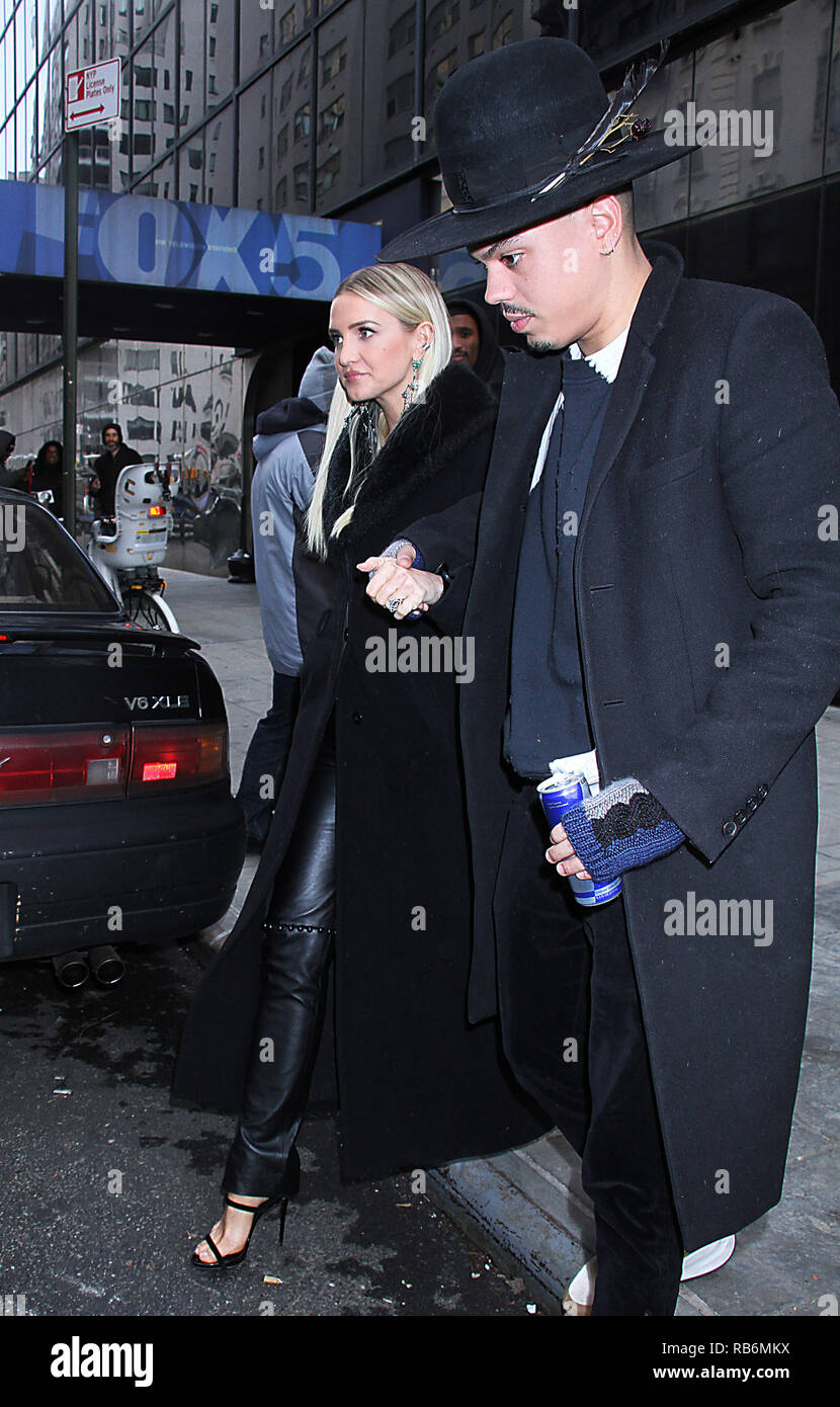 Ashlee simpson hat hi-res stock photography and images - Alamy