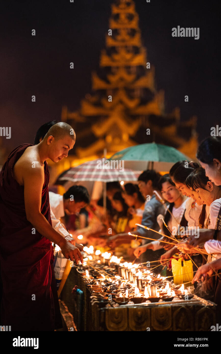 Candle light myanmar light festival hi-res stock photography and images ...