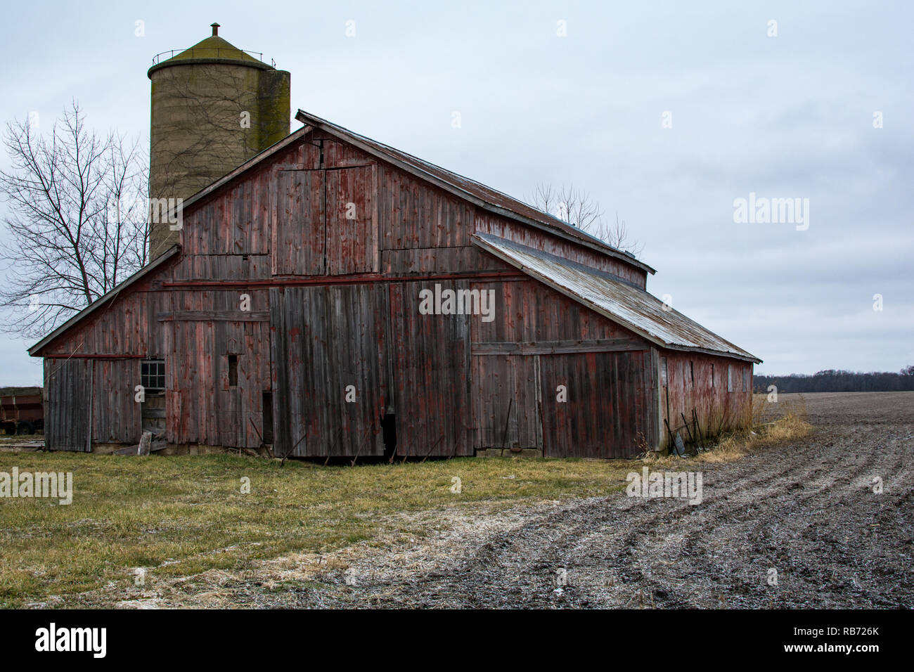 Old weathered barn/outbuildings on a rural midwest farm. Plano ...
