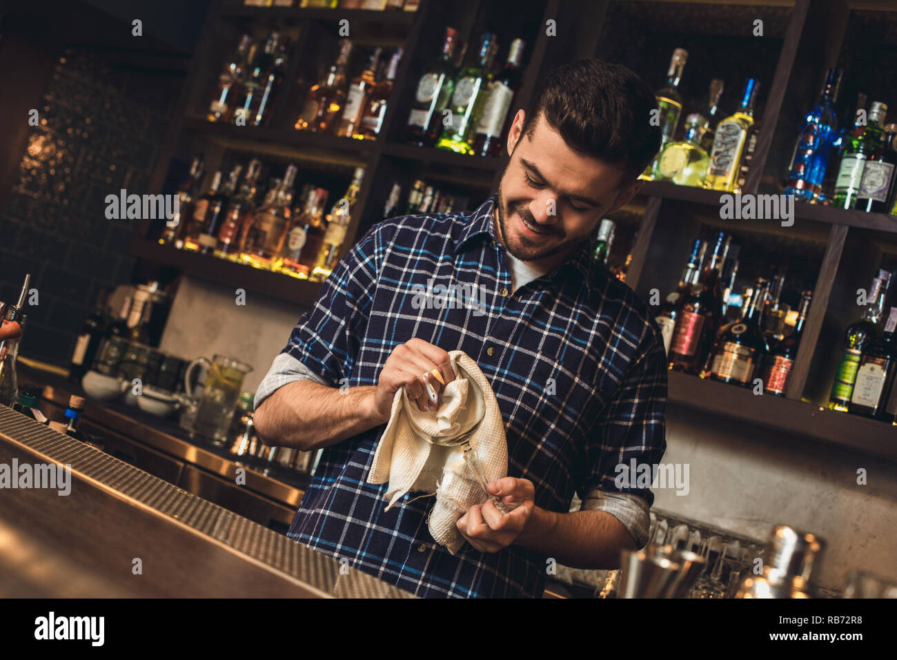 Bartender wiping down bar counter hi-res stock photography and images ...