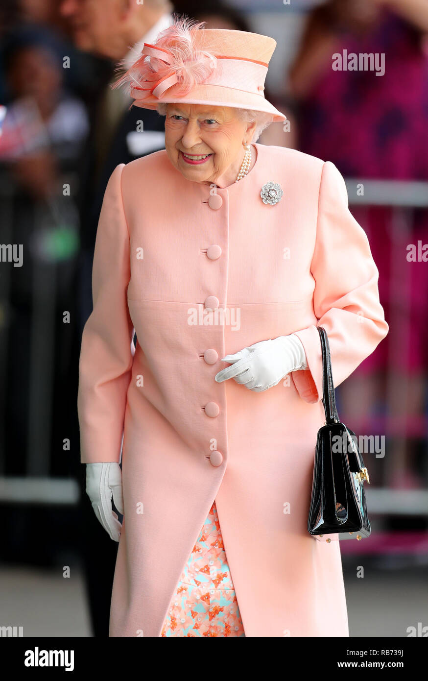 Queen elizabeth ii arrives train hi-res stock photography and images ...