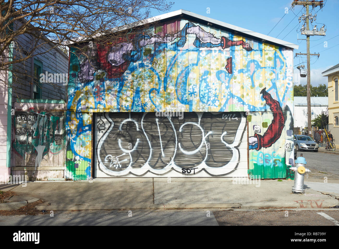 Building covered in graffiti Stock Photo - Alamy