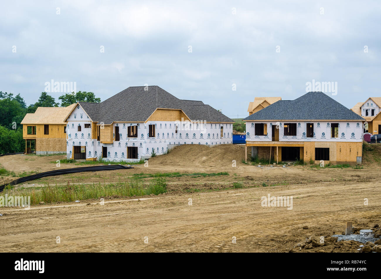 Tract housing hi-res stock photography and images - Alamy