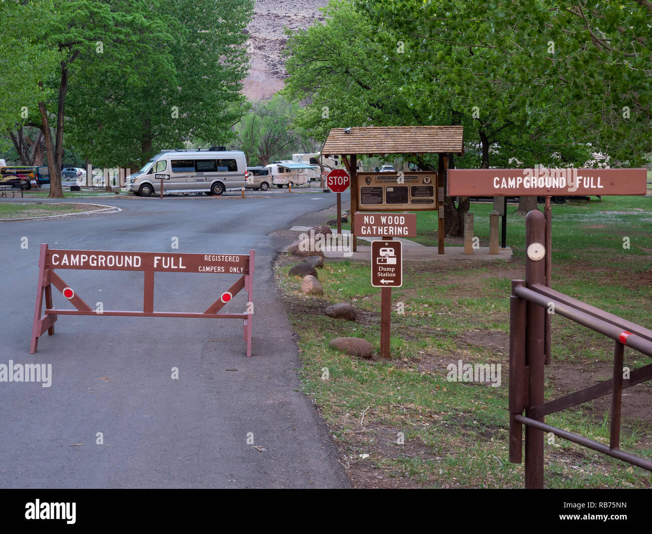 Campground sign hi-res stock photography and images - Alamy