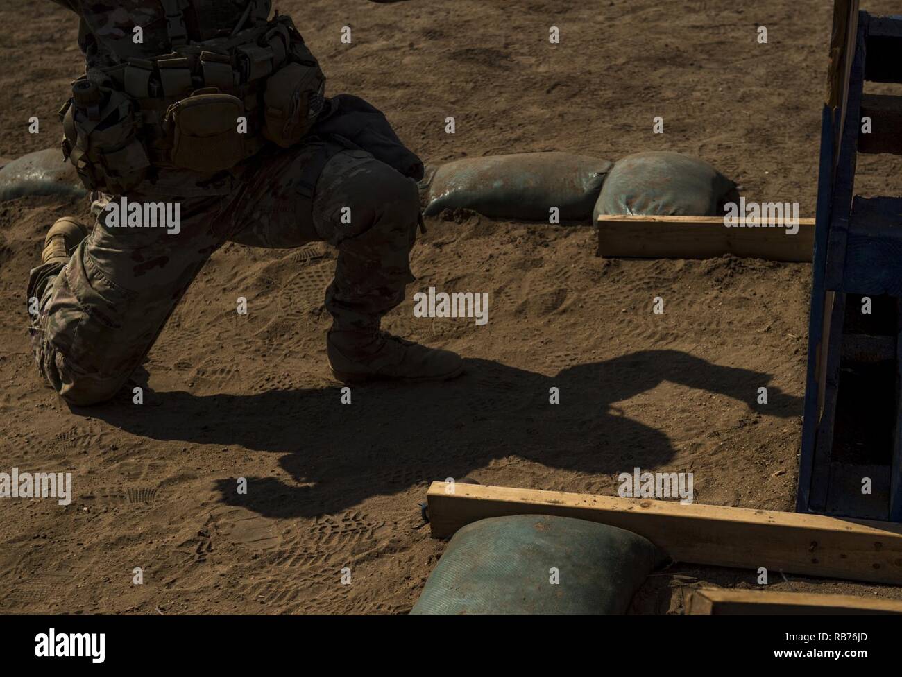 U.S. Army Infantry soldiers from the 1-124th Infantry Battalion and ...