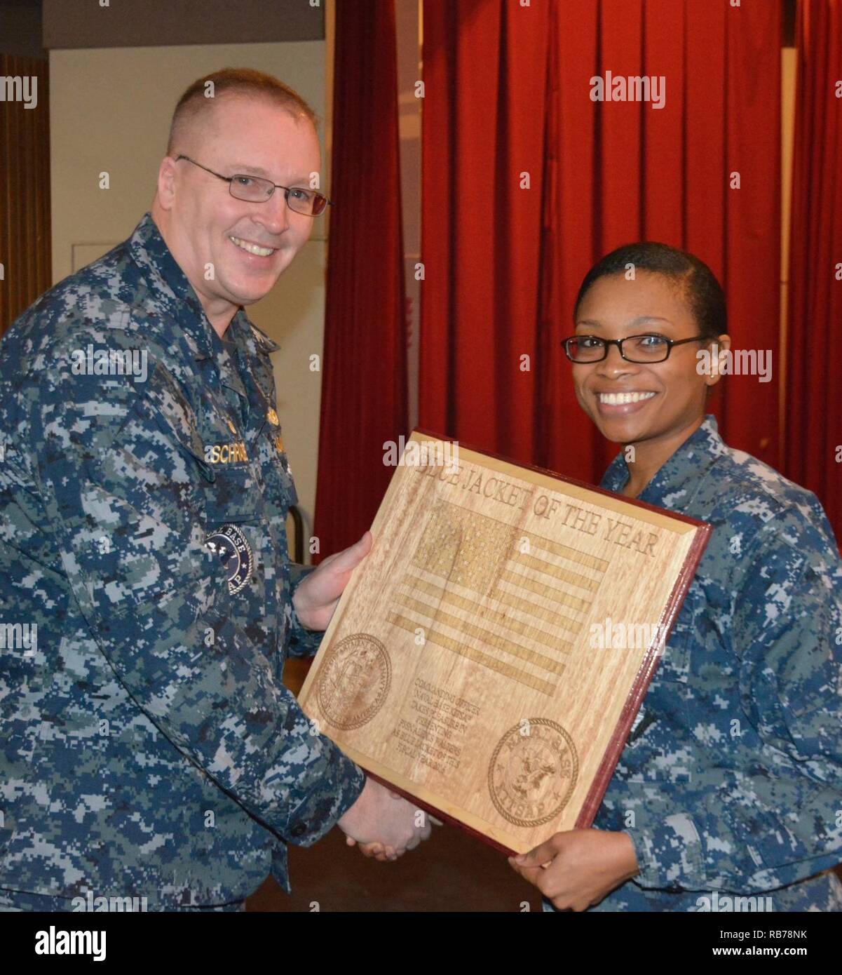 SILVERDALE, Wash. (Dec. 14, 2016) – Capt. Alan Schrader, Naval Base ...