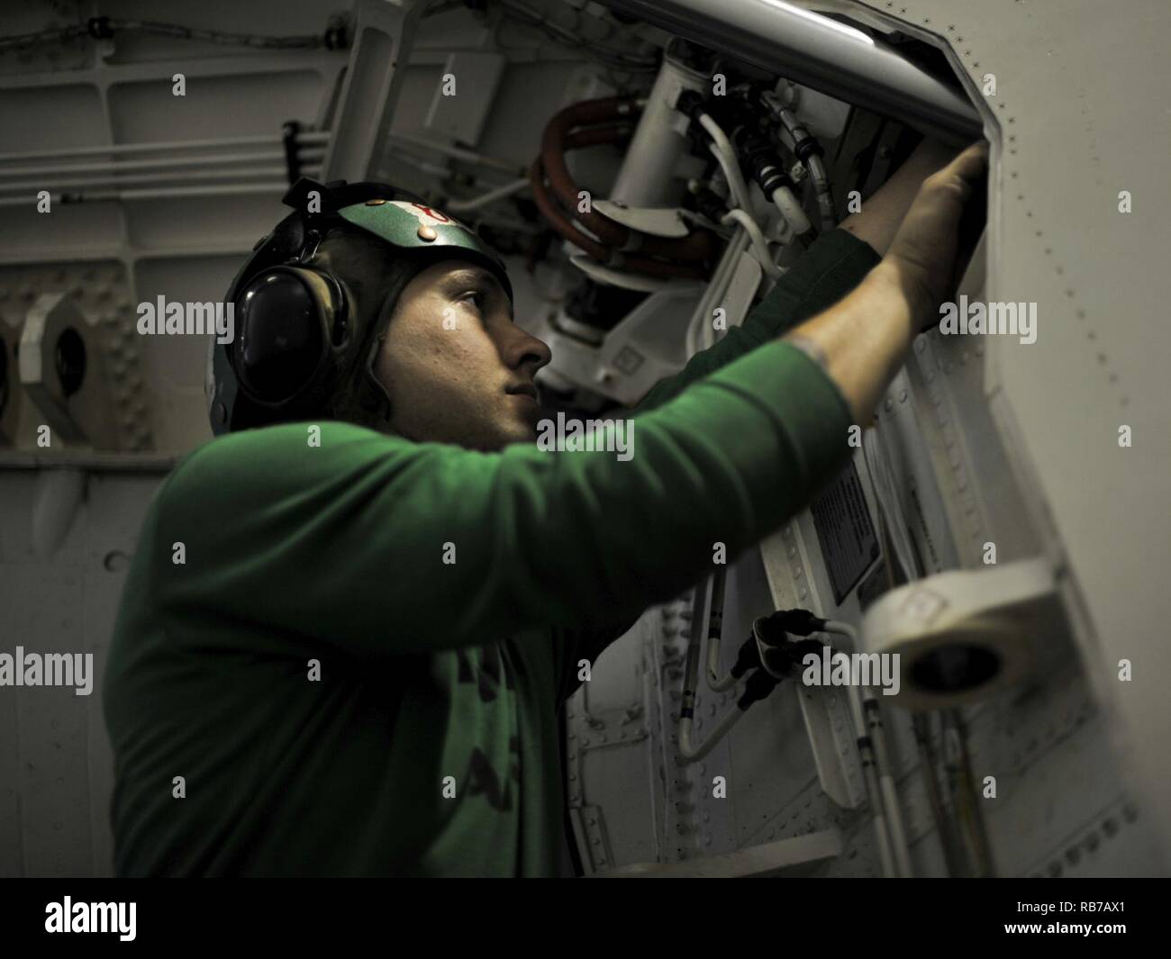 PACIFIC OCEAN – (Dec 1., 2016) Petty Officer 3rd Class Justin Rolko, a ...
