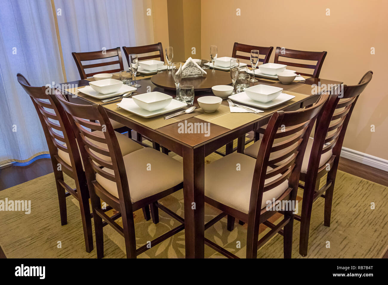 Set table hi-res stock photography and images - Alamy
