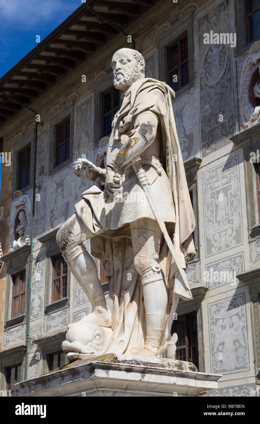 Knights statue hi-res stock photography and images - Alamy