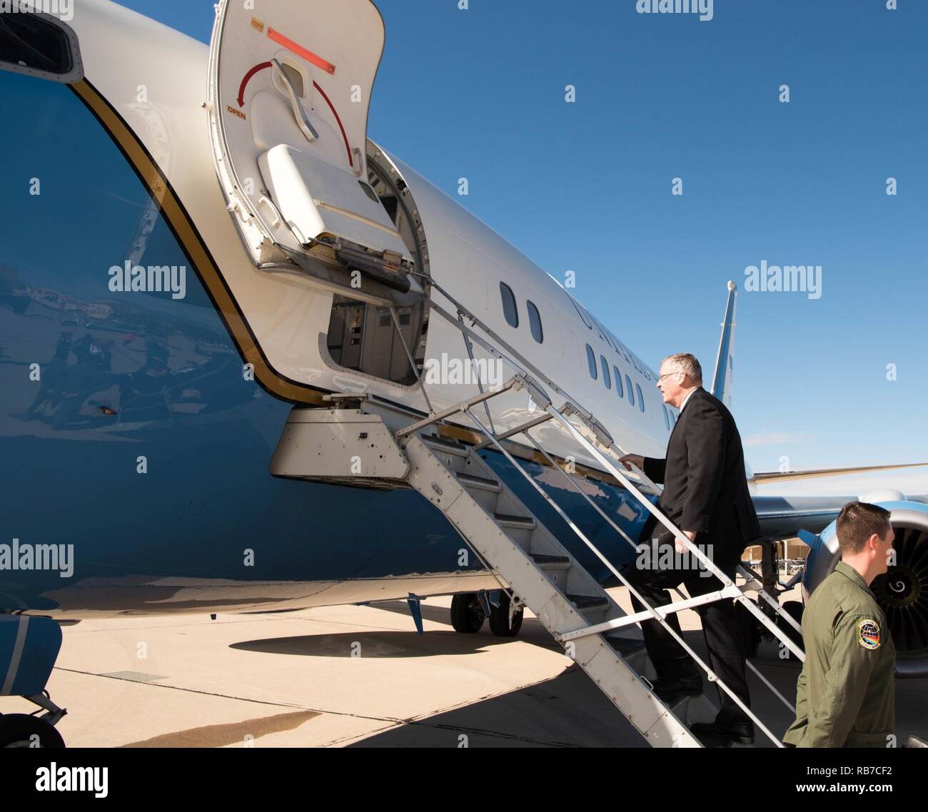 Deputy Defense Secretary Bob Work boards a plane for California ...