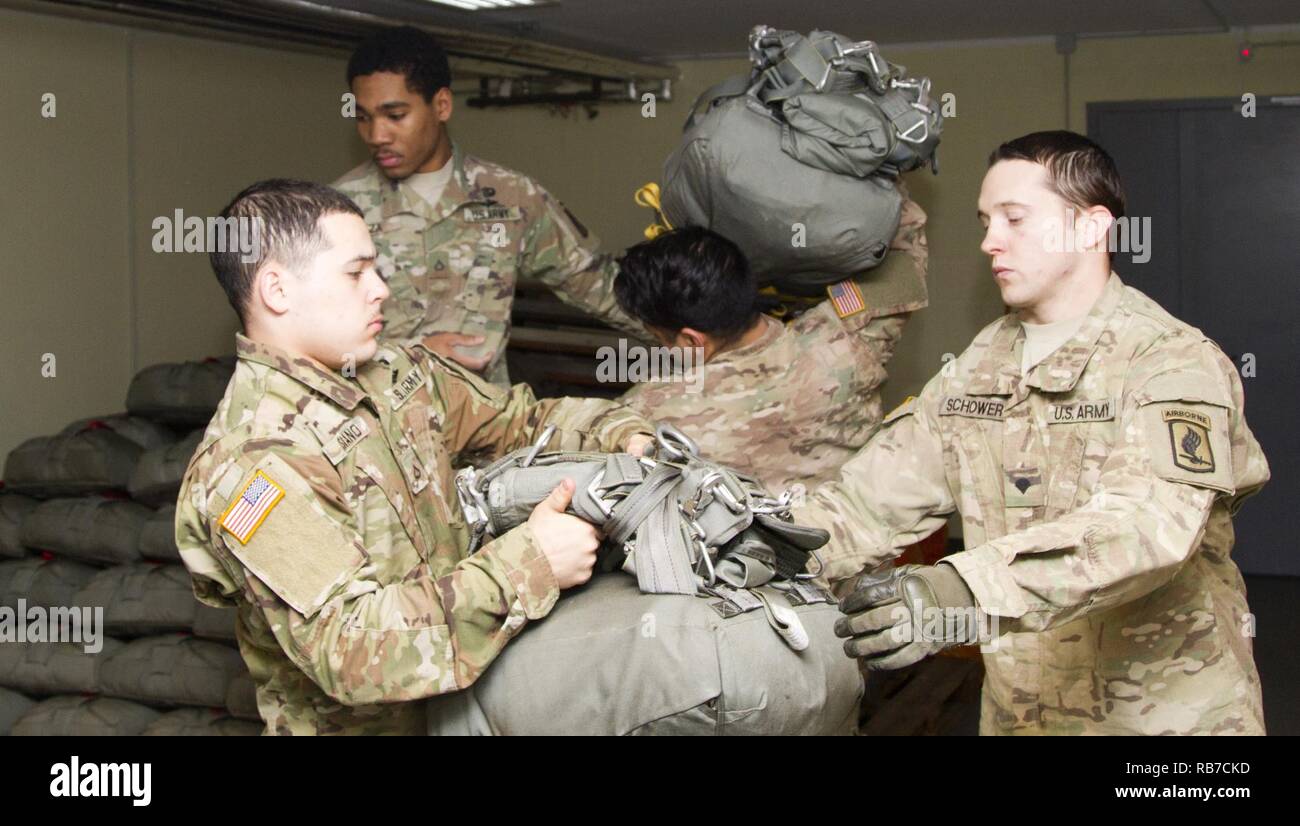 Load parachutes hi-res stock photography and images - Alamy