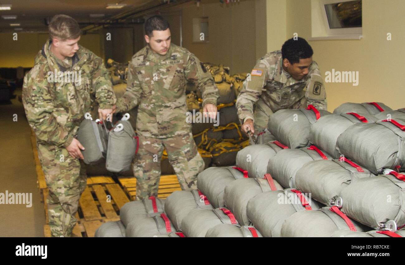 Parachute Riggers High Resolution Stock Photography and Images - Alamy