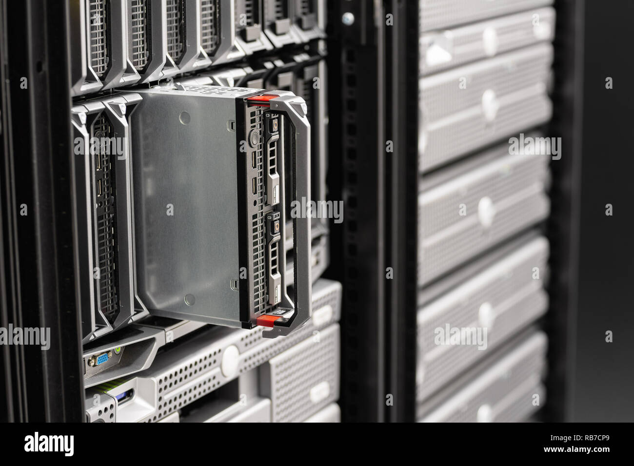 Blade server rack hi-res stock photography and images - Alamy