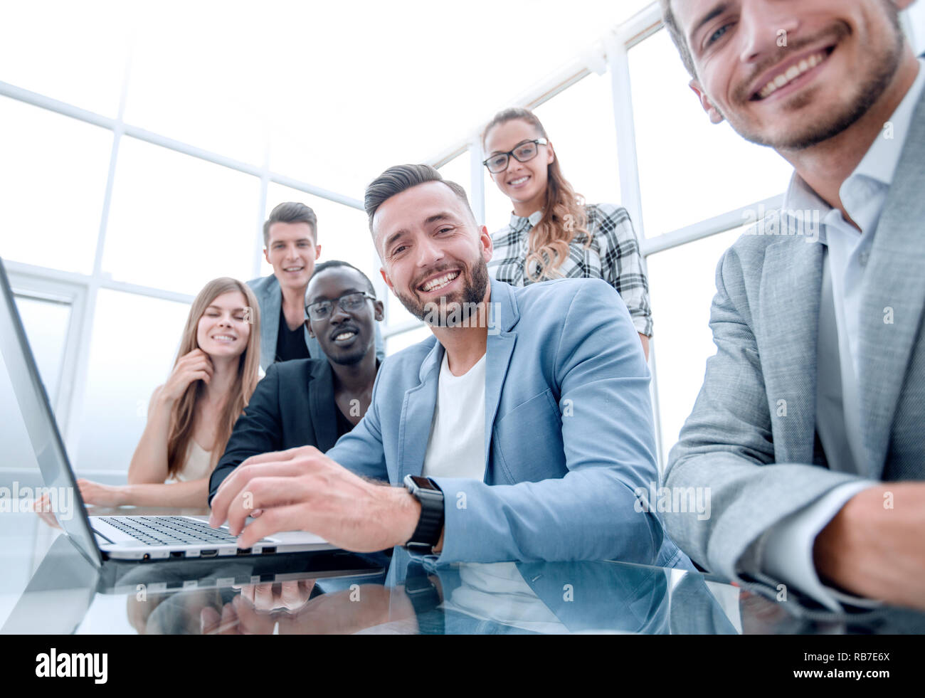 Business people sitting around table hi-res stock photography and ...