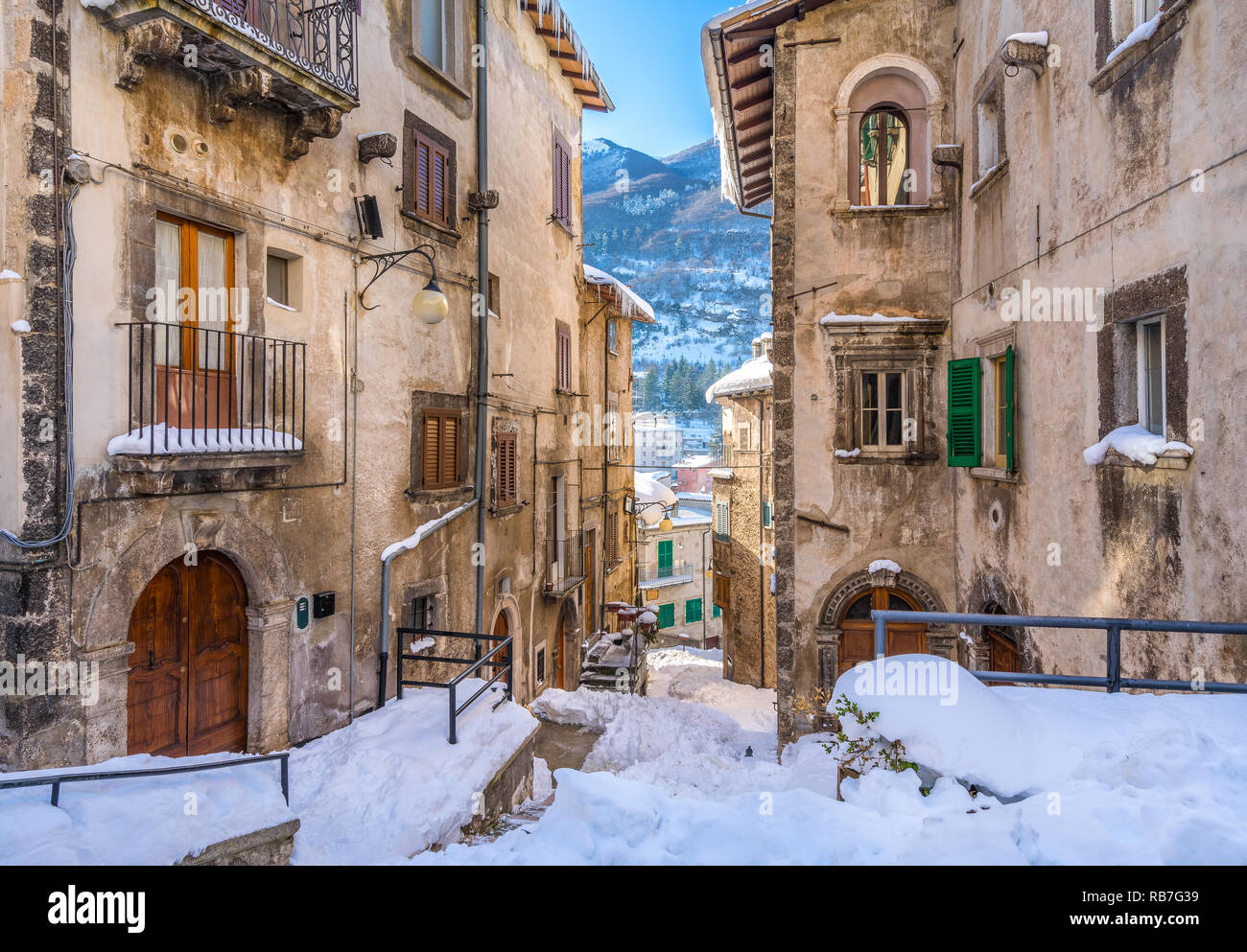 Abruzzi apennines hi-res stock photography and images - Alamy