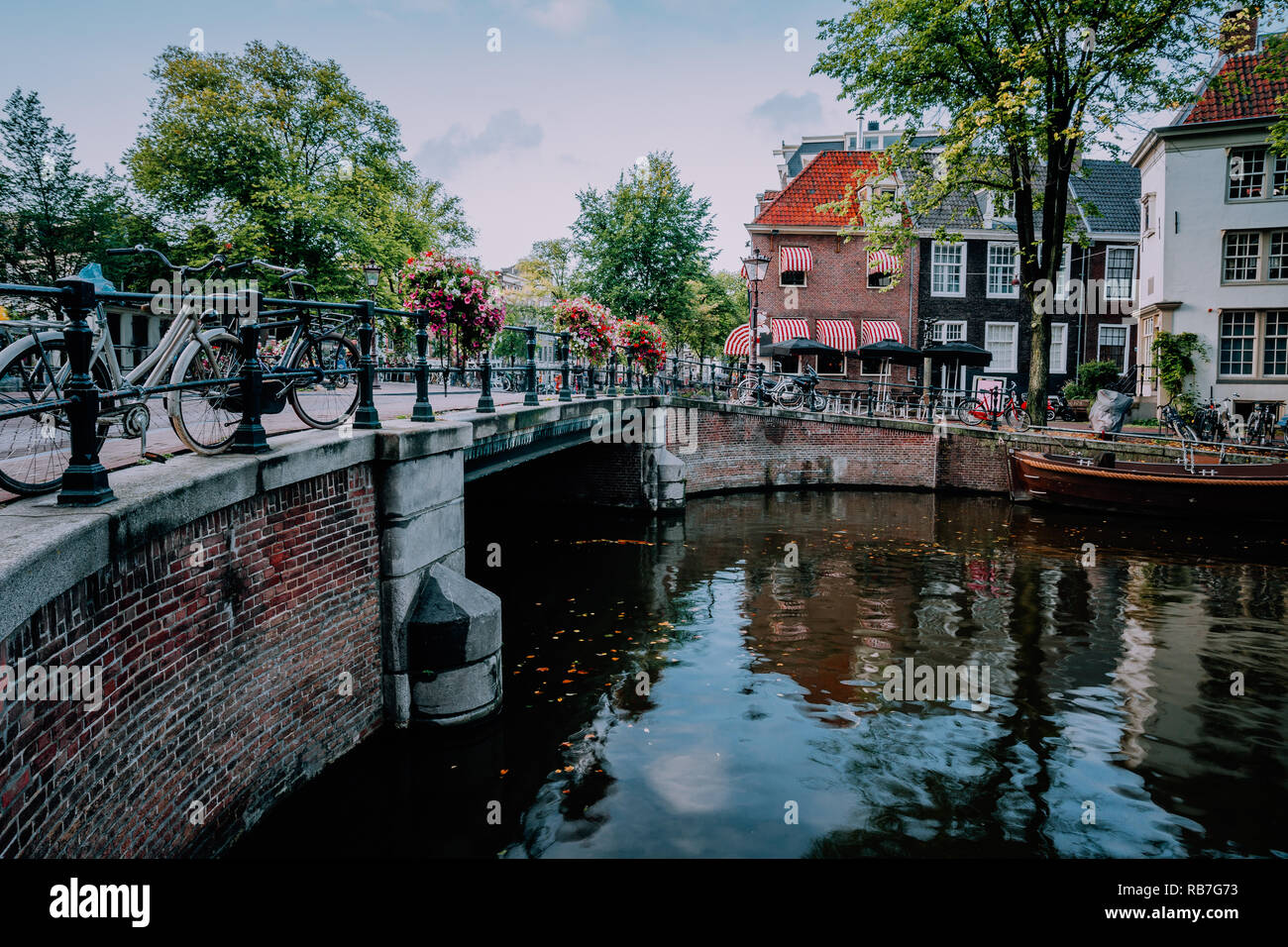 Amsterdam canal scene hi-res stock photography and images - Alamy