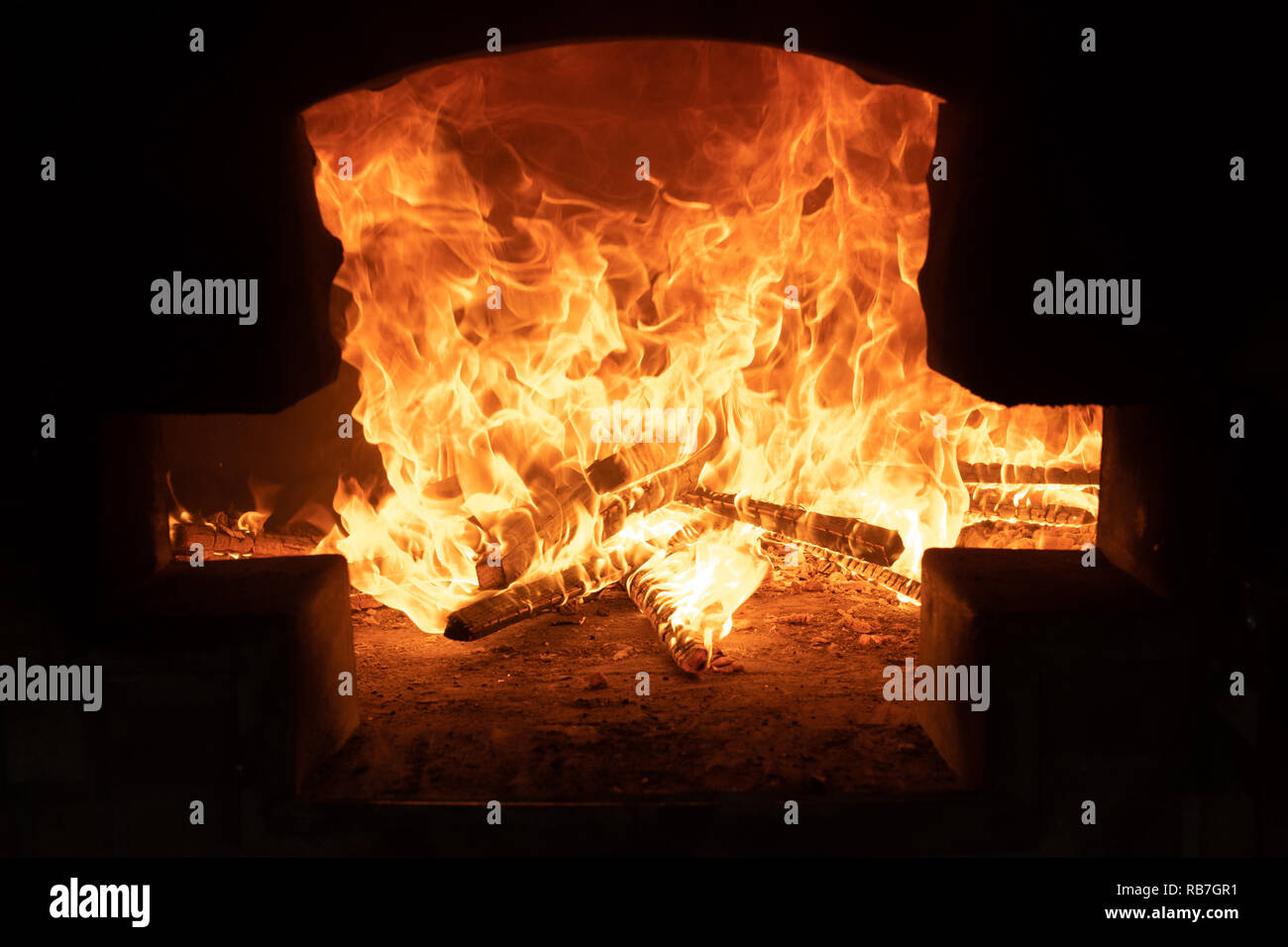 Traditional coal fire hi-res stock photography and images - Alamy