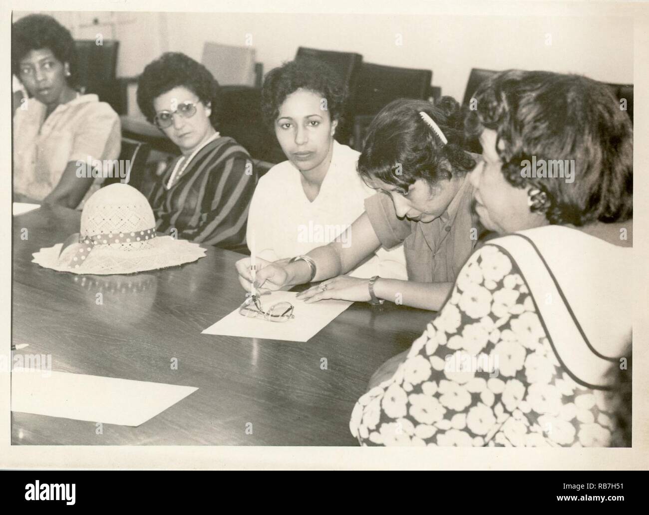 Morocco Women - Moroccan women writing Stock Photo - Alamy