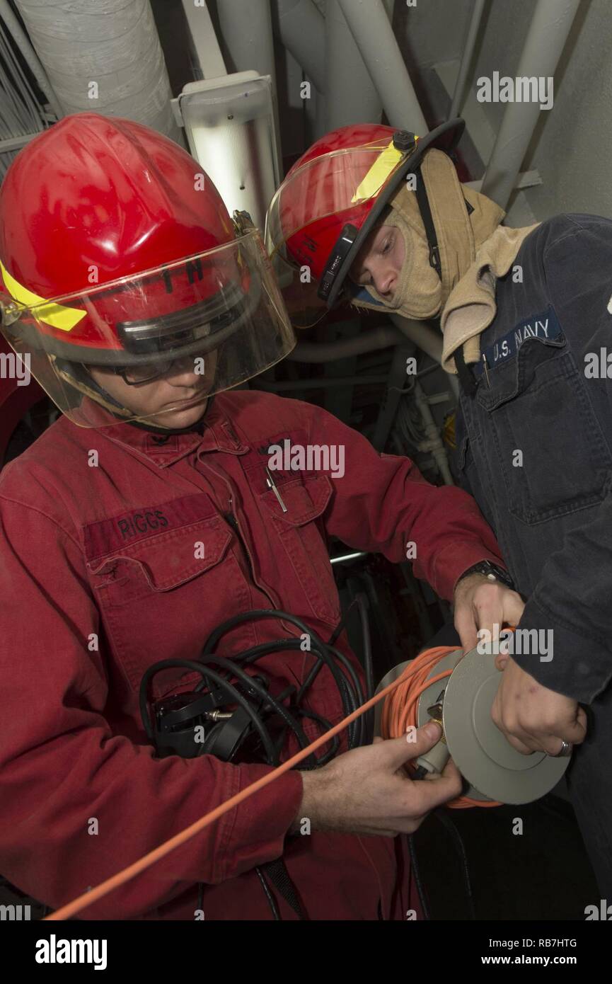 ATLANTIC OCEAN (Dec. 5, 2016) Petty Officer 3rd Class Richard Riggs and ...