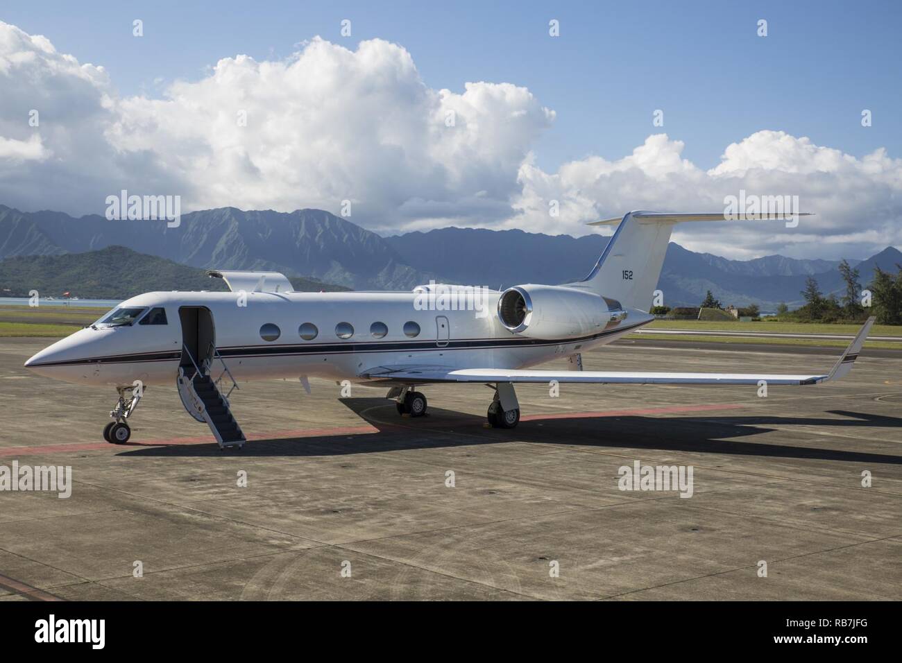 MARINE CORPS BASE HAWAII – A Gulf Stream IV aircraft from Fleet ...