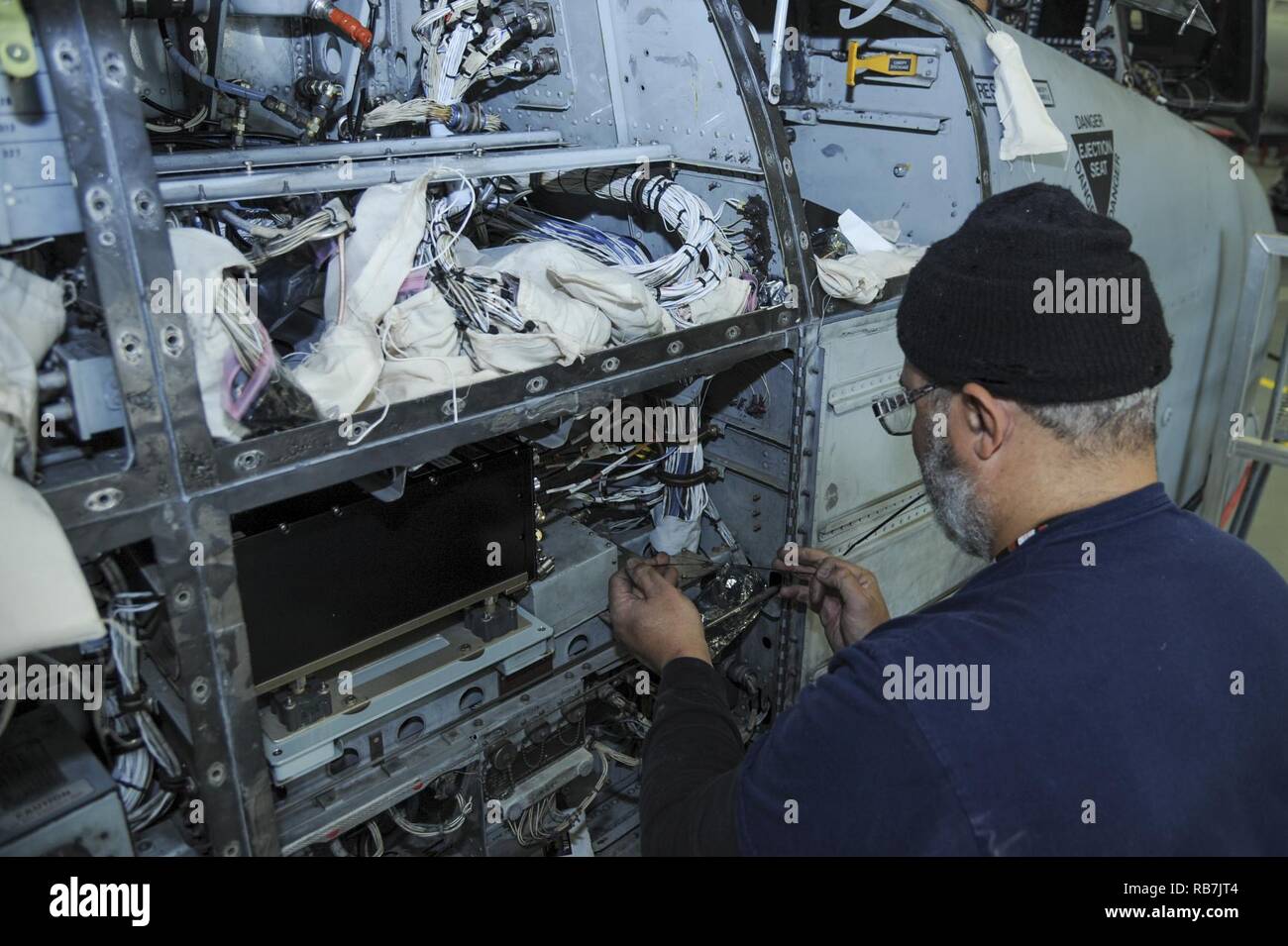 Lightweight airborne recovery systems hi-res stock photography and ...
