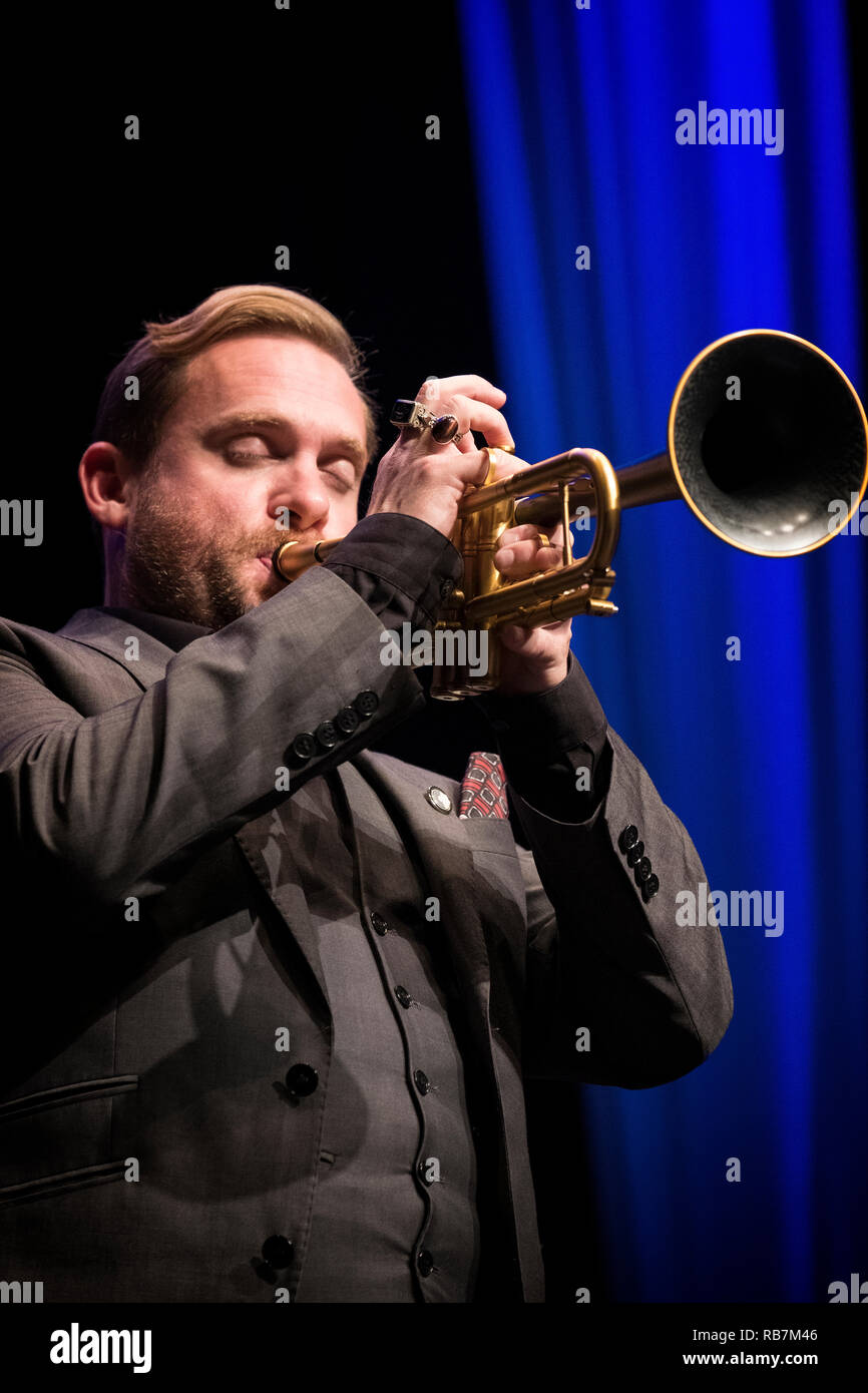 Quentin collins hi-res stock photography and images - Alamy