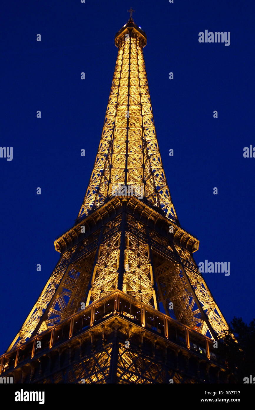 Eiffel tower light display evening hi-res stock photography and images ...