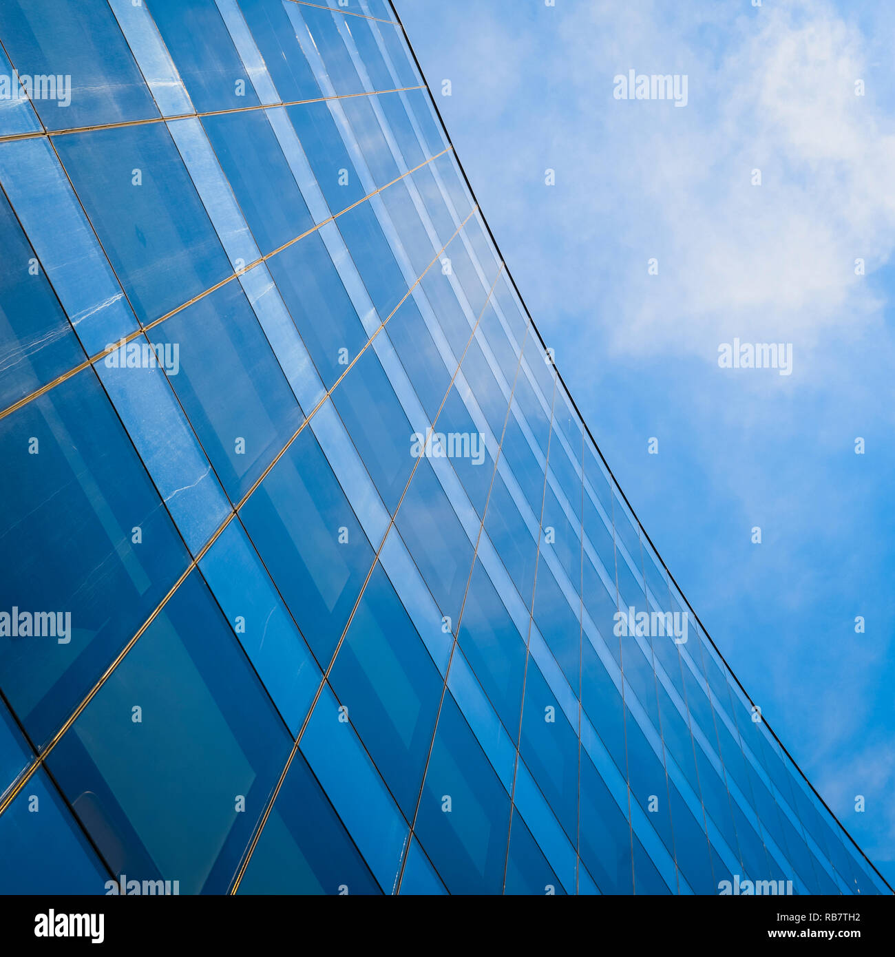 Windows reflecting sky hi-res stock photography and images - Alamy